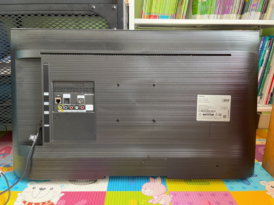 Samsung smart TV 32 inch with both stand and wall mount bracket , TV ...