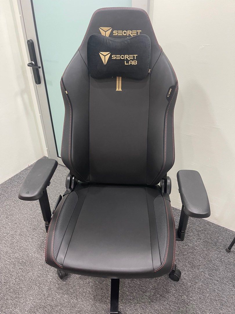 Secretlab TITAN Evo 2022 Classic, Furniture & Home Living, Furniture ...