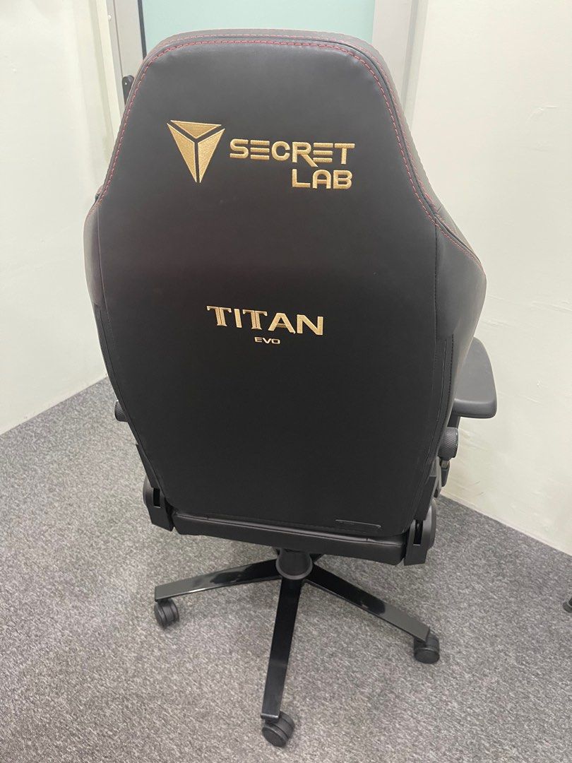 Secretlab TITAN Evo 2022 Classic, Furniture & Home Living, Furniture ...