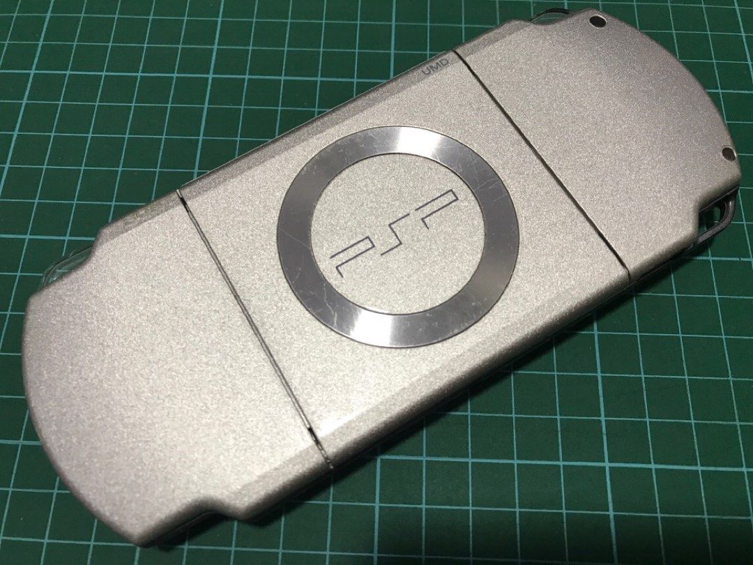 Sony Psp 2000 Slim Ice Silver, Video Gaming, Video Game Consoles ...