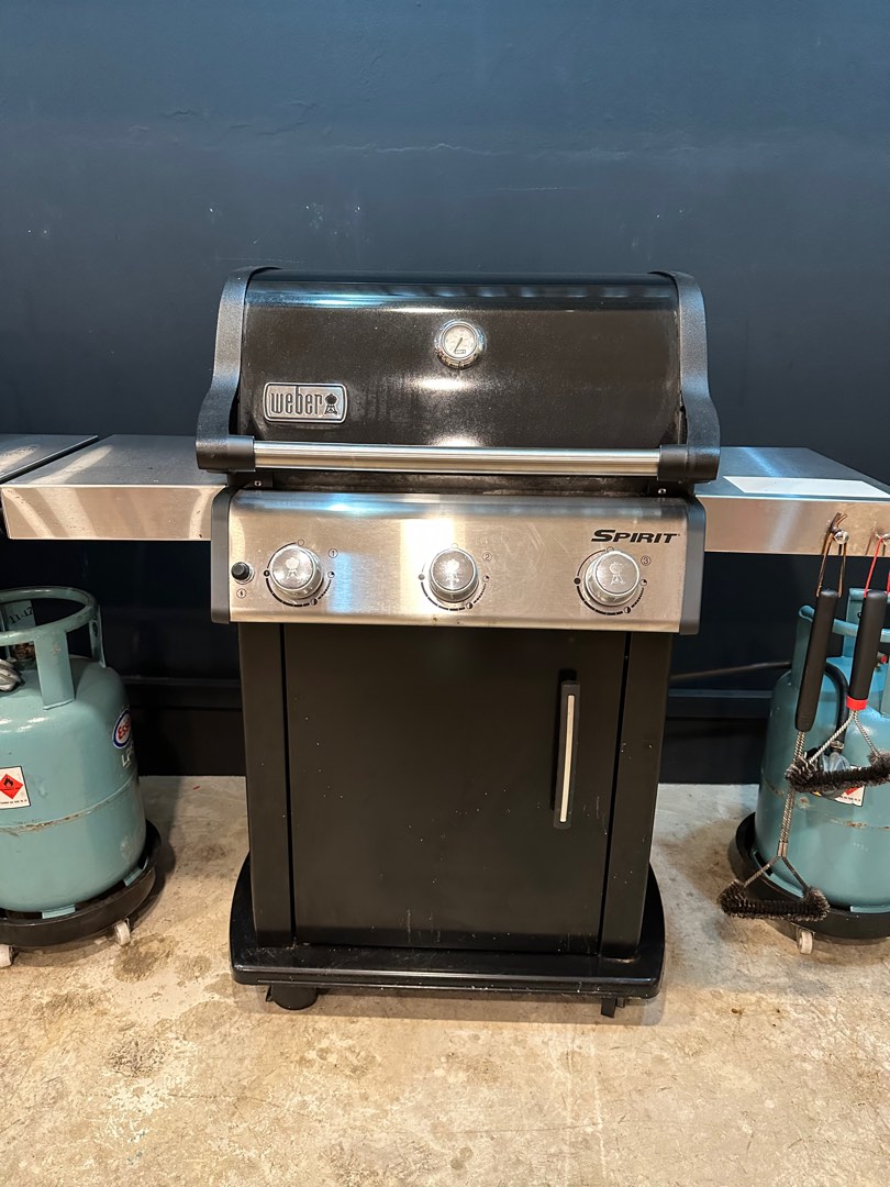 Weber Spirit E-315, TV & Home Appliances, Kitchen Appliances, BBQ, Grills & Hotpots on Carousell