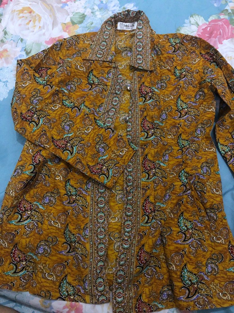 Batik bakul batik warna mustard, Fesyen Wanita, Pakaian Wanita, Atasan ...