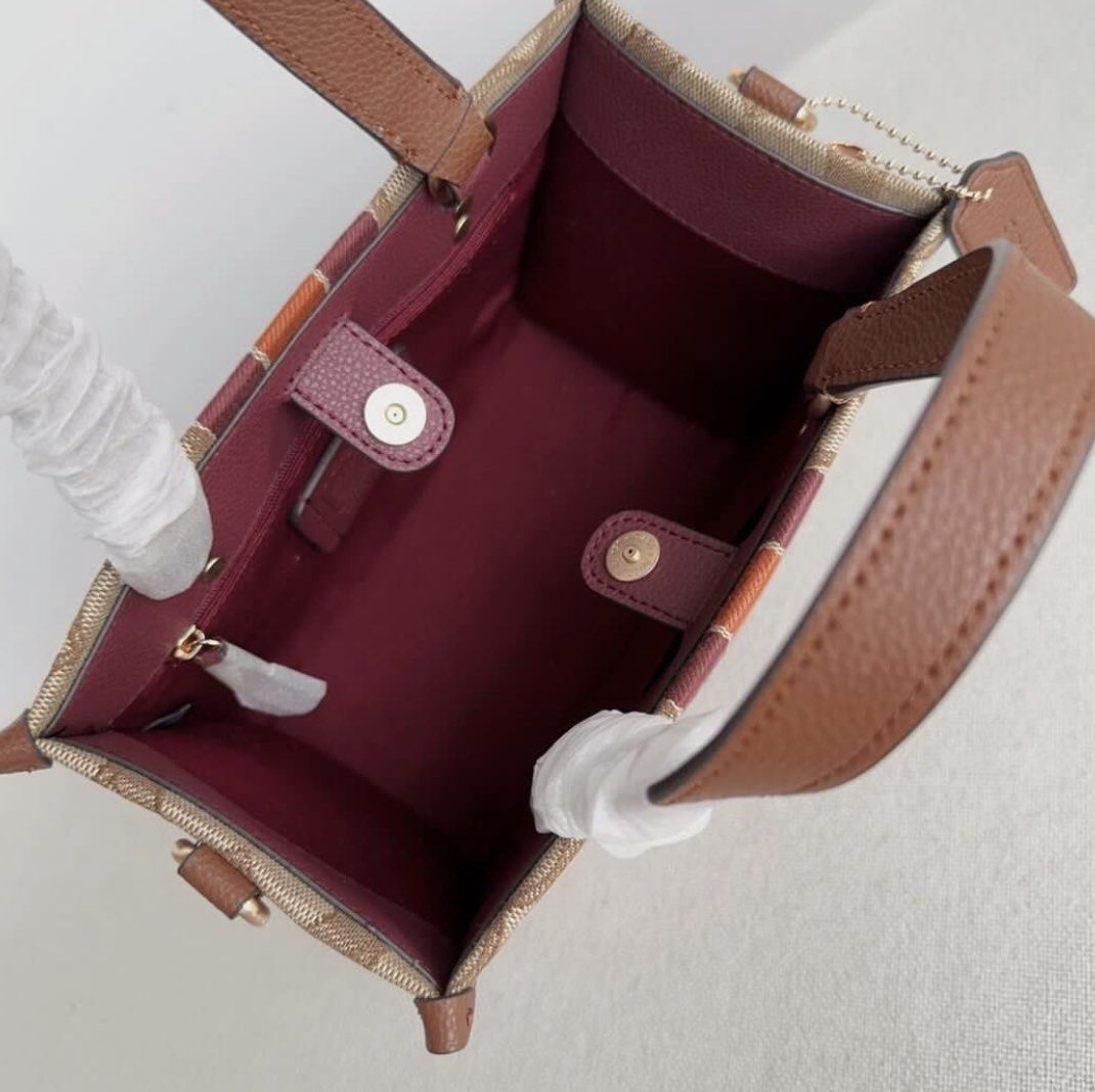 Coach Dempsey Tote 22 Sling Bag, Women's Fashion, Bags & Wallets, Tote ...