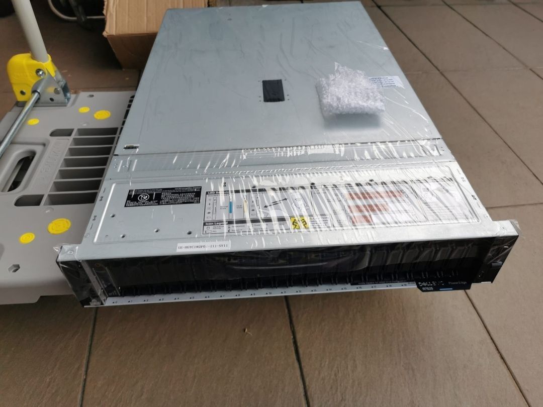 Dell EMC PowerEdge R7525 32-core 2U 24 / 12 bay server, Computers ...