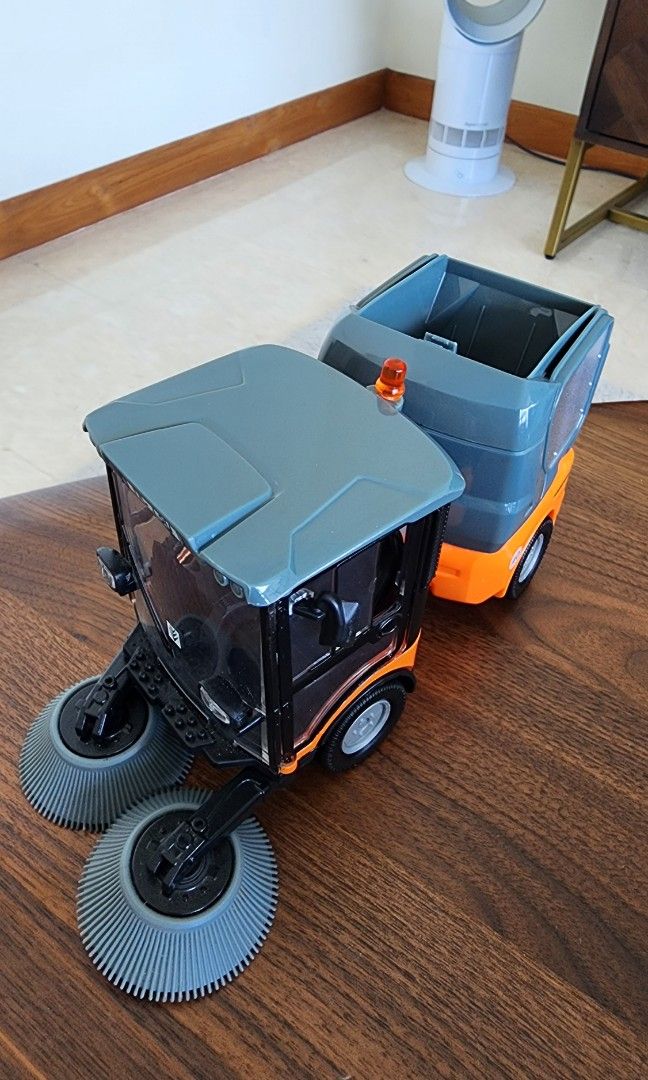 Dickie Toys Road Sweeper, Pick Up and Crane Trucks, Hobbies & Toys ...