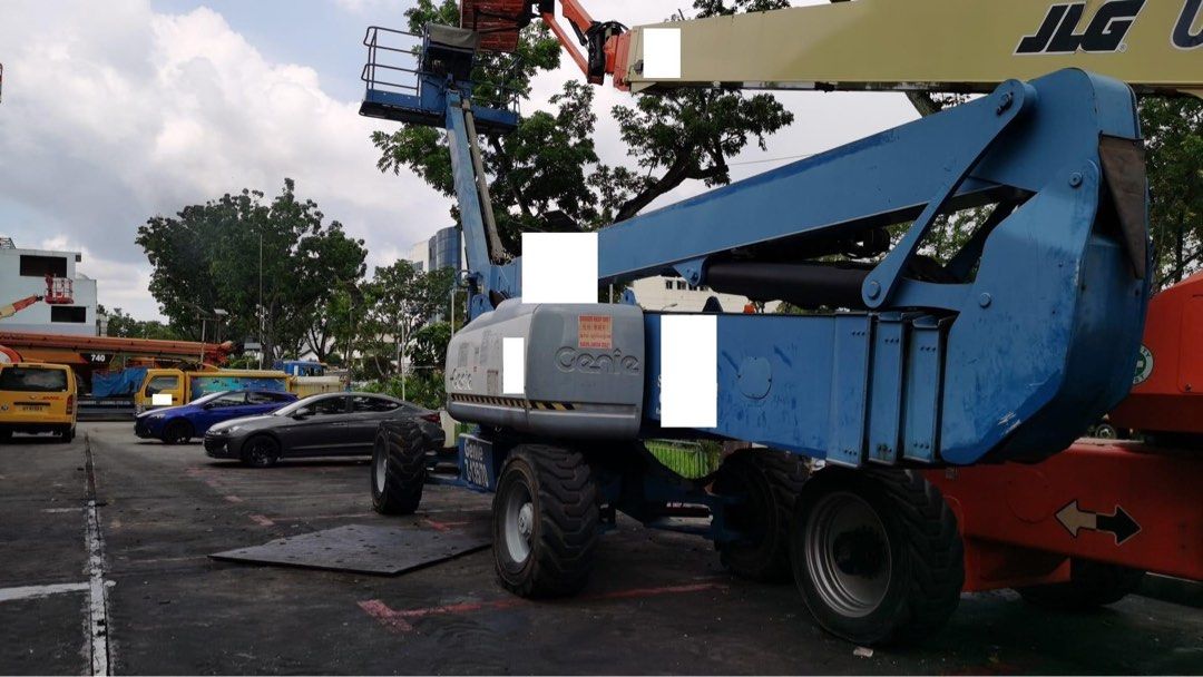 Genie Z135 articulated Manlift, Commercial & Industrial, Industrial ...