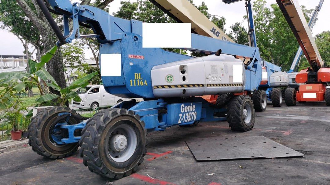 Genie Z135 articulated Manlift, Commercial & Industrial, Industrial ...