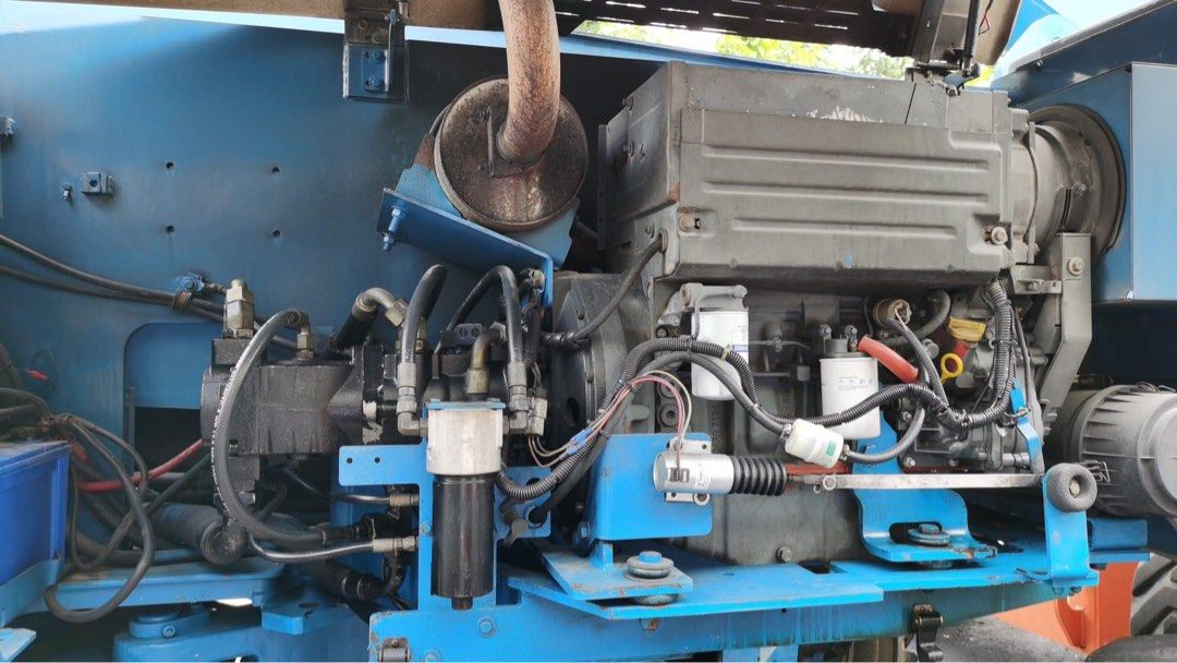 Genie Z135 articulated Manlift, Commercial & Industrial, Industrial ...