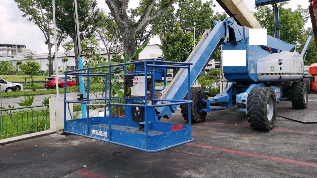 Genie Z135 articulated Manlift, Commercial & Industrial, Industrial ...