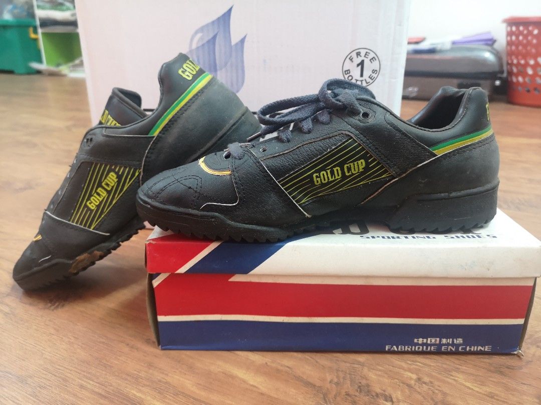 Kasut retro, Sports Equipment, Sports & Games, Racket & Ball Sports on ...