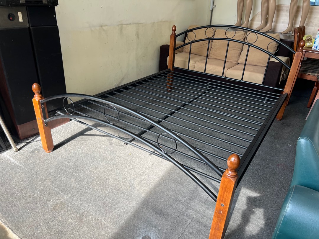 Katil queen, Furniture & Home Living, Furniture, Bed Frames ...