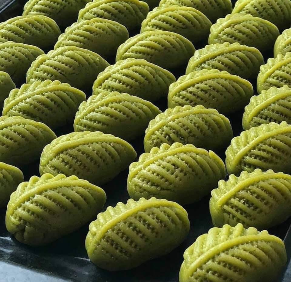Kuih makmur 50pcs, Food & Drinks, Homemade Bakes on Carousell