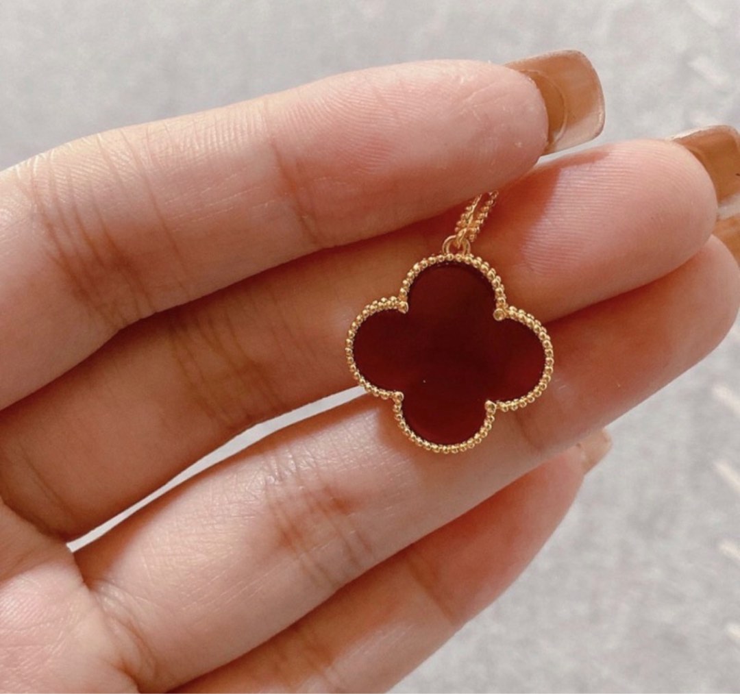 Pawnable 18k vca red clover pendant 20mm on Carousell