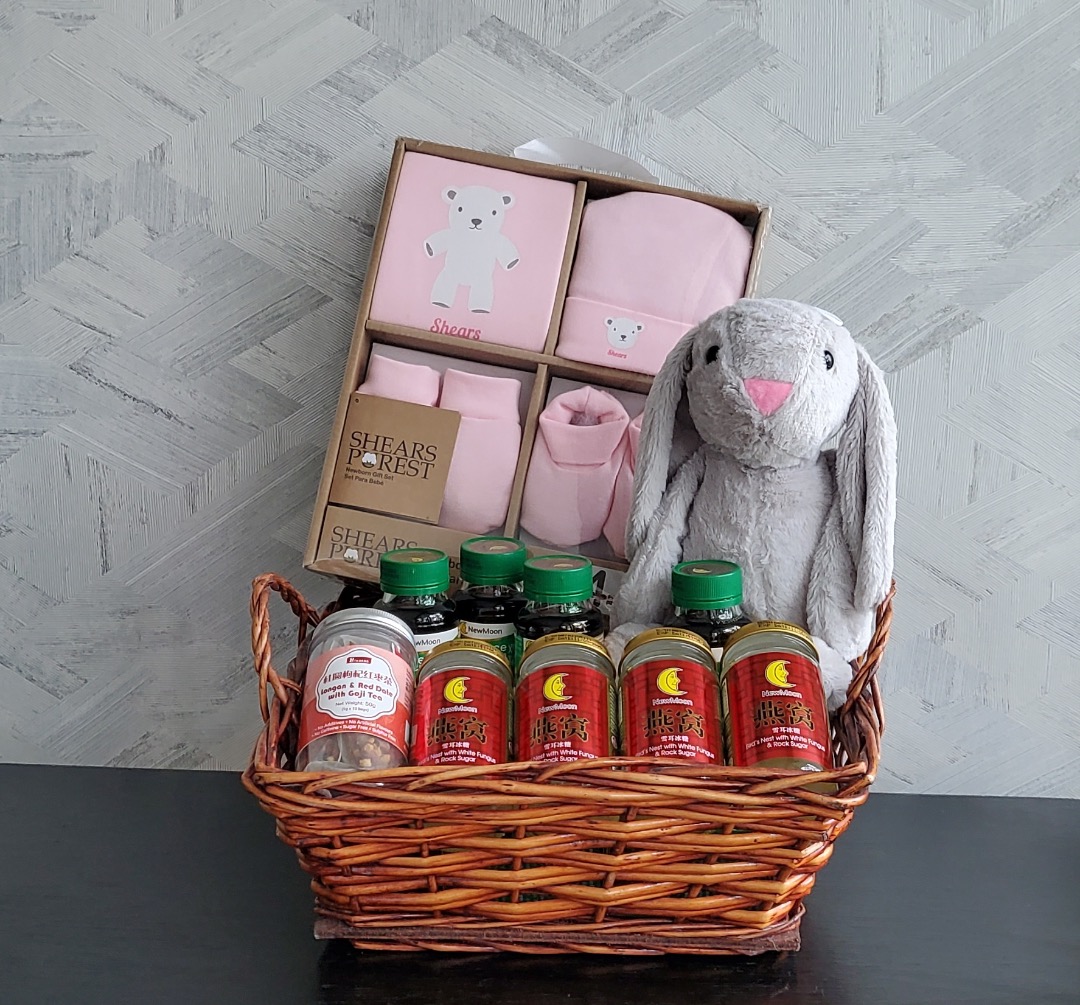 Premium Baby Hamper / Gift (Welcome Mum Newborn Baby Shower, Full Month ...