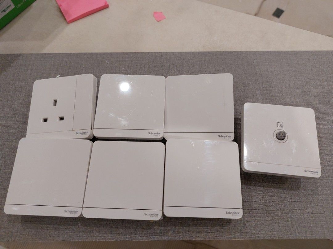 Schneider AvatarON One Gang Switch / Powerpoint, TV & Home Appliances ...