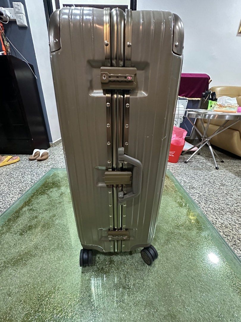 Sumuzu luggage, Hobbies & Toys, Travel, Luggage on Carousell