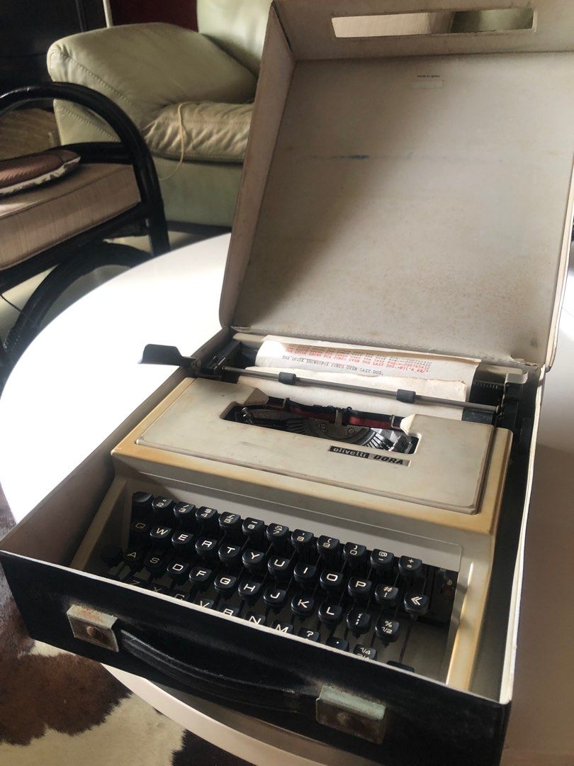 Vintage Olivetti Manual Typewriter, Hobbies & Toys, Memorabilia ...