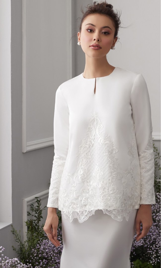 Wanzar Zehra Bride in White Dailyn Off White Baju Nikah Solemnisation ...