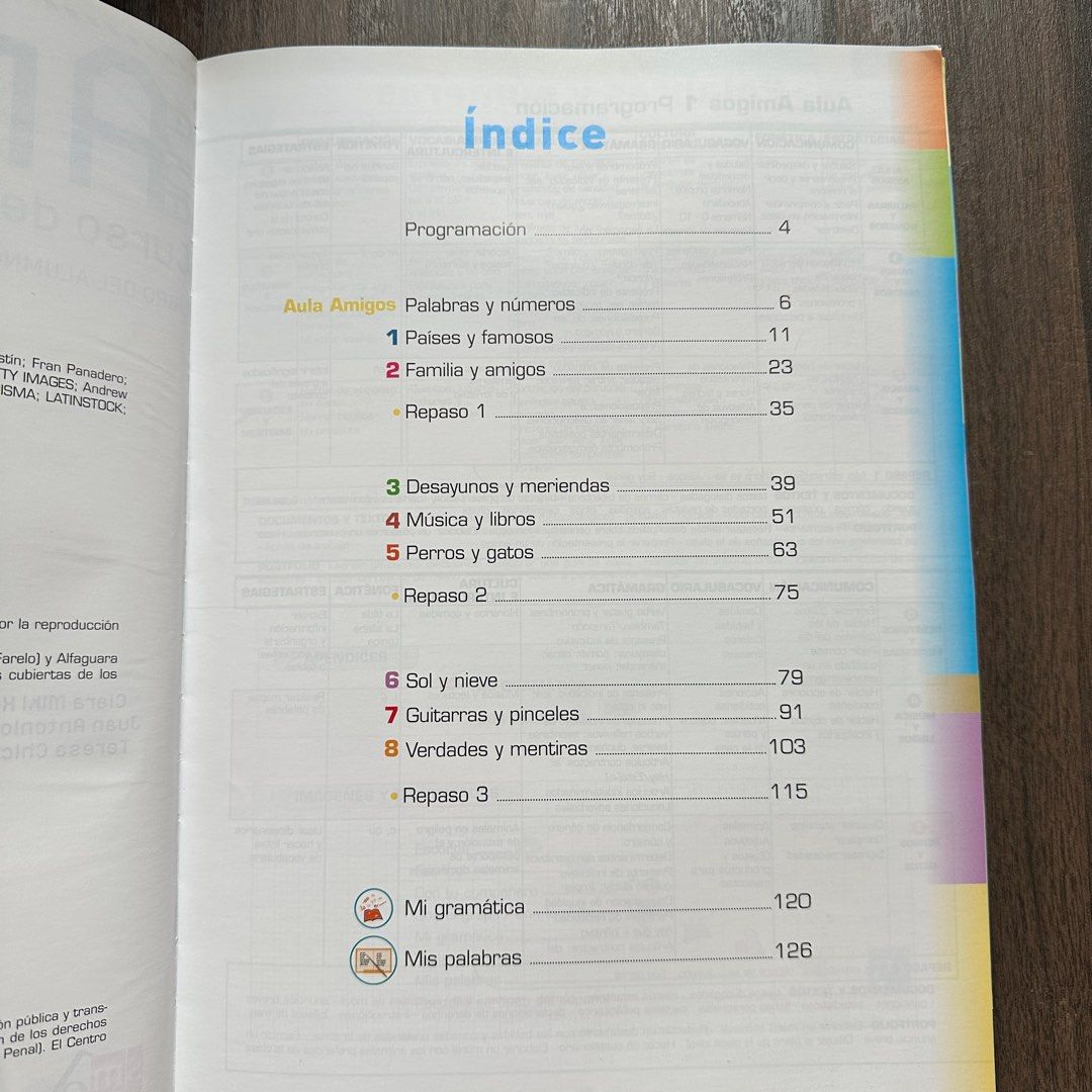 1套3本初階西班牙文書連CD Spanish language textbook, 興趣及遊戲, 書本 & 文具, 教科書 - Carousell