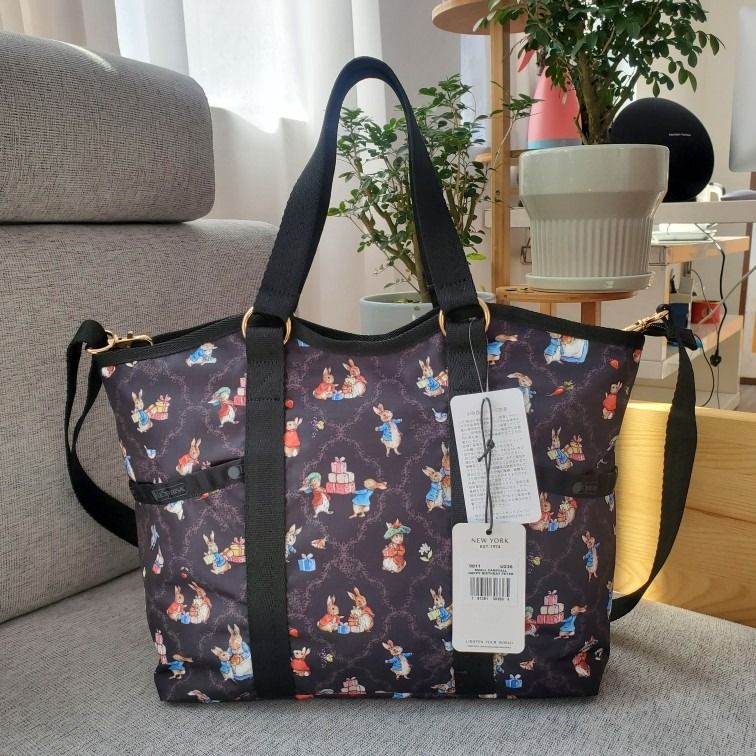 日本 LeSportsac X 彼得兔 Peter Rabbit 黑色帆布 CARRYALL 側咩 斜咩袋, 兒童＆孕婦用品, 外出用品 ...