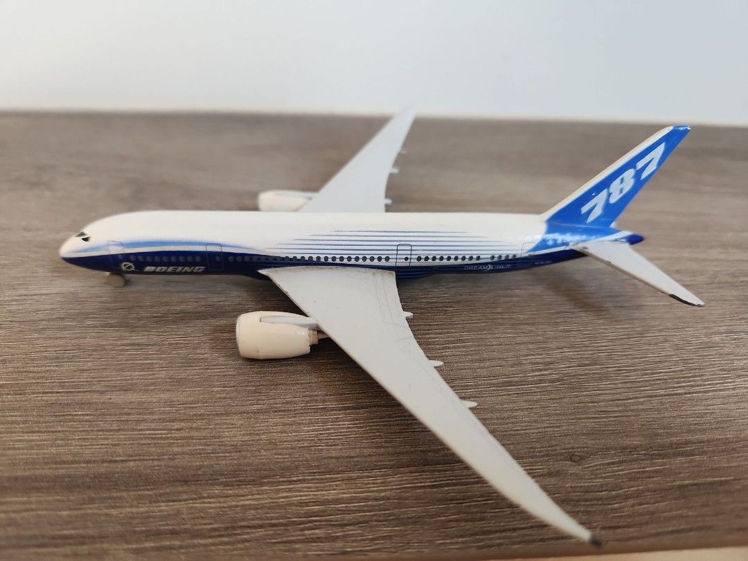 B787 Aircraft model, Hobbies & Toys, Toys & Games on Carousell