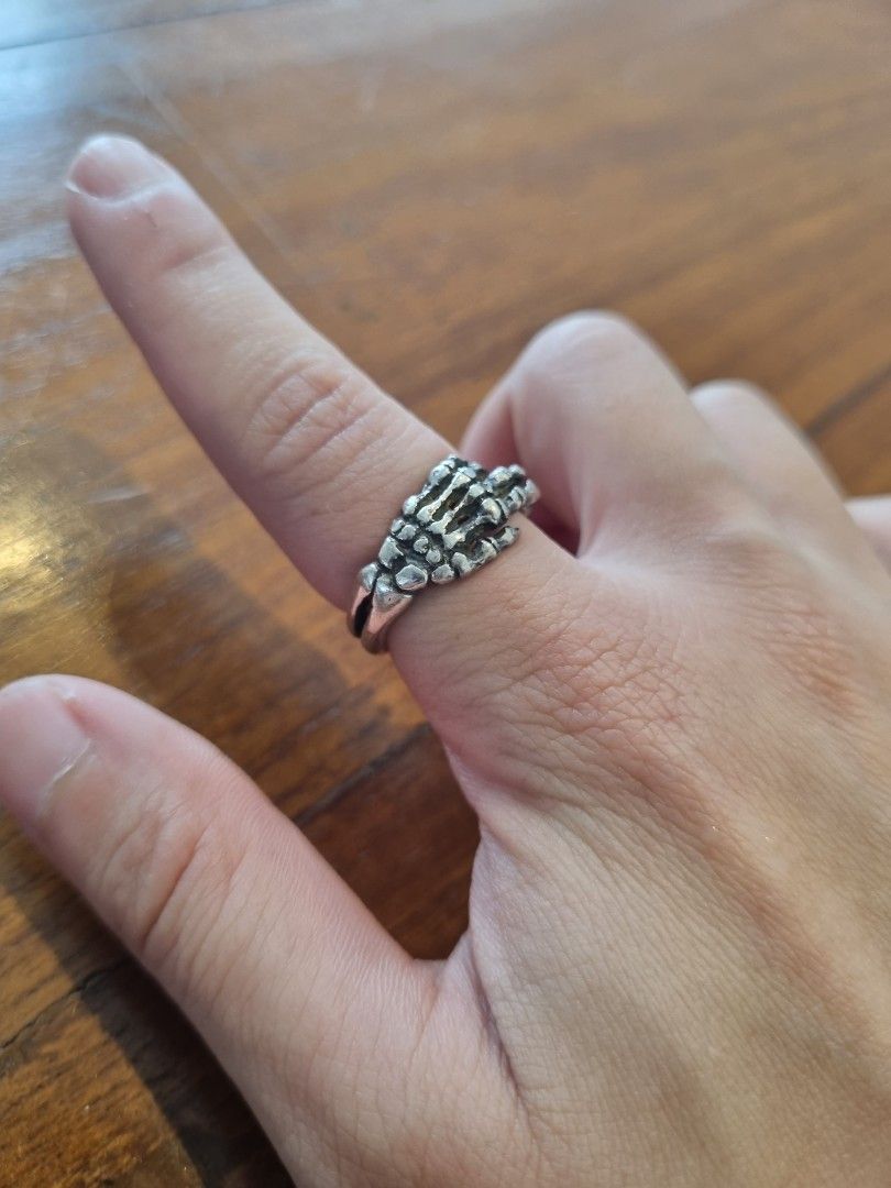 Bone Hand Ring - The Great Frog / Goth, Women's Fashion, Jewelry & Organisers, Rings on Carousell