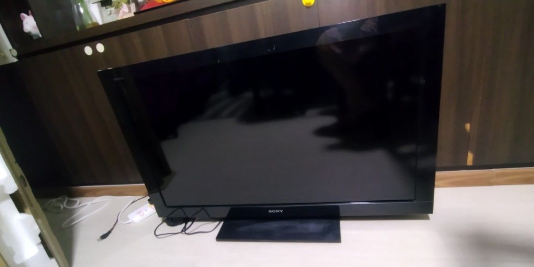 Bravia Sony 45" TV Model KLV-40BX400, TV & Home Appliances, TV ...