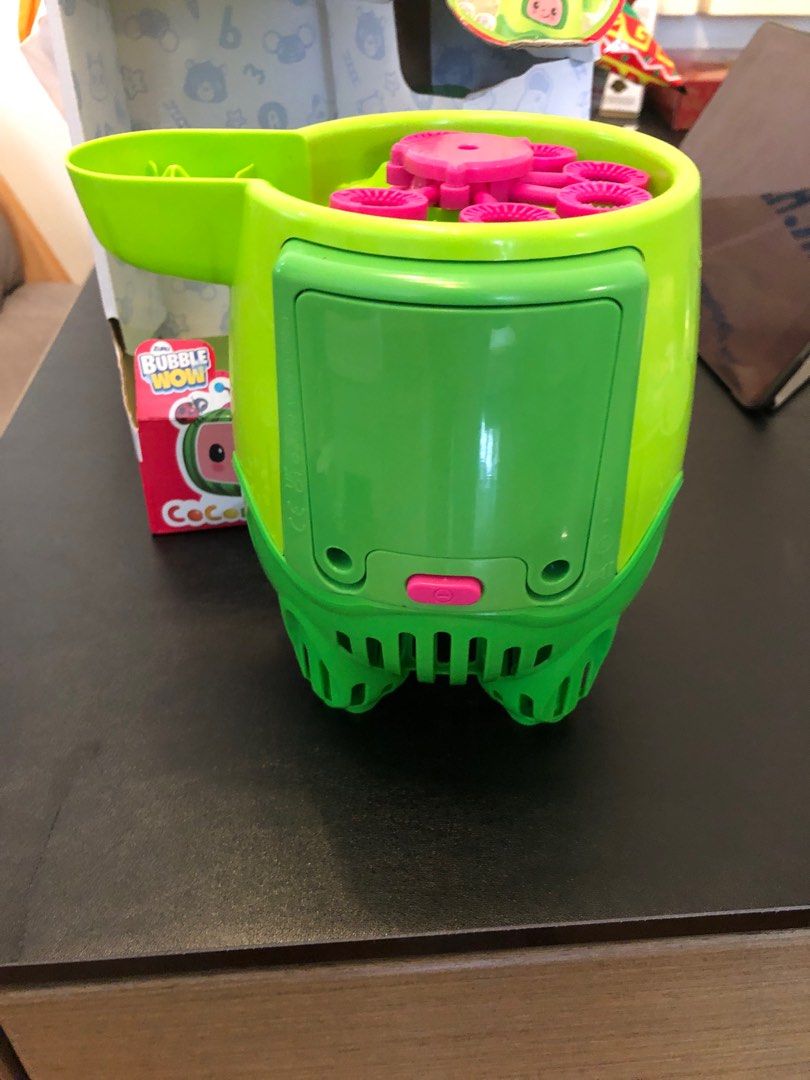 Cocomelon bubble melon machine, 興趣及遊戲, 玩具 & 遊戲類 - Carousell