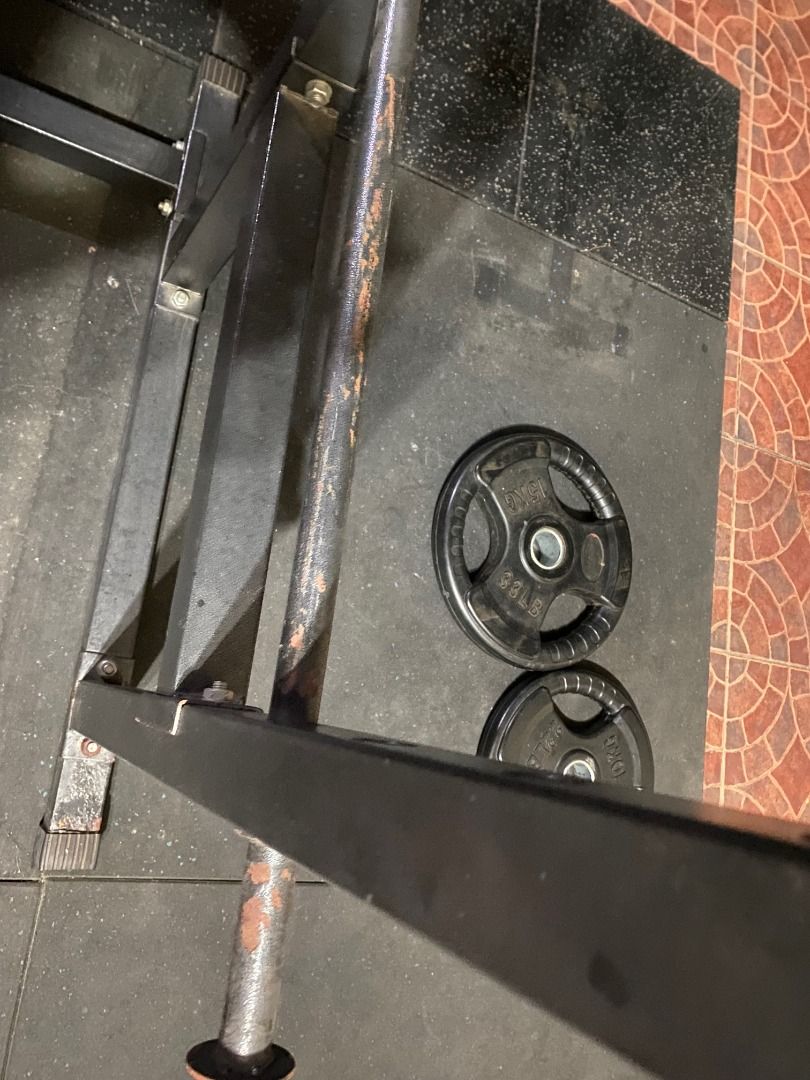 Half rack power rack with safety spotter bars and pull up bar, Sports ...