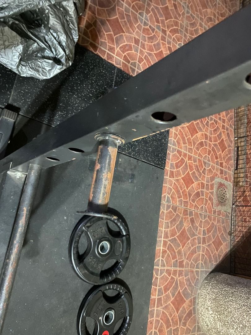 Half rack power rack with safety spotter bars and pull up bar, Sports ...