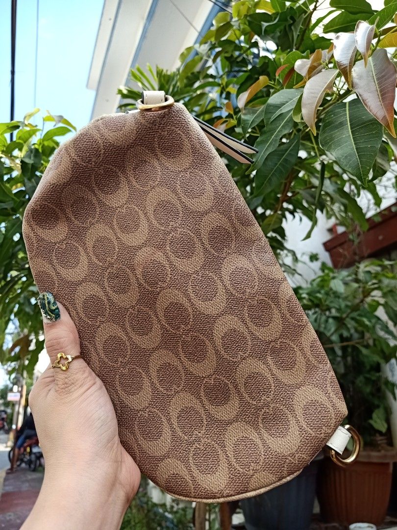 Howru belt bag, Women's Fashion, Bags & Wallets, Purses & Pouches on ...