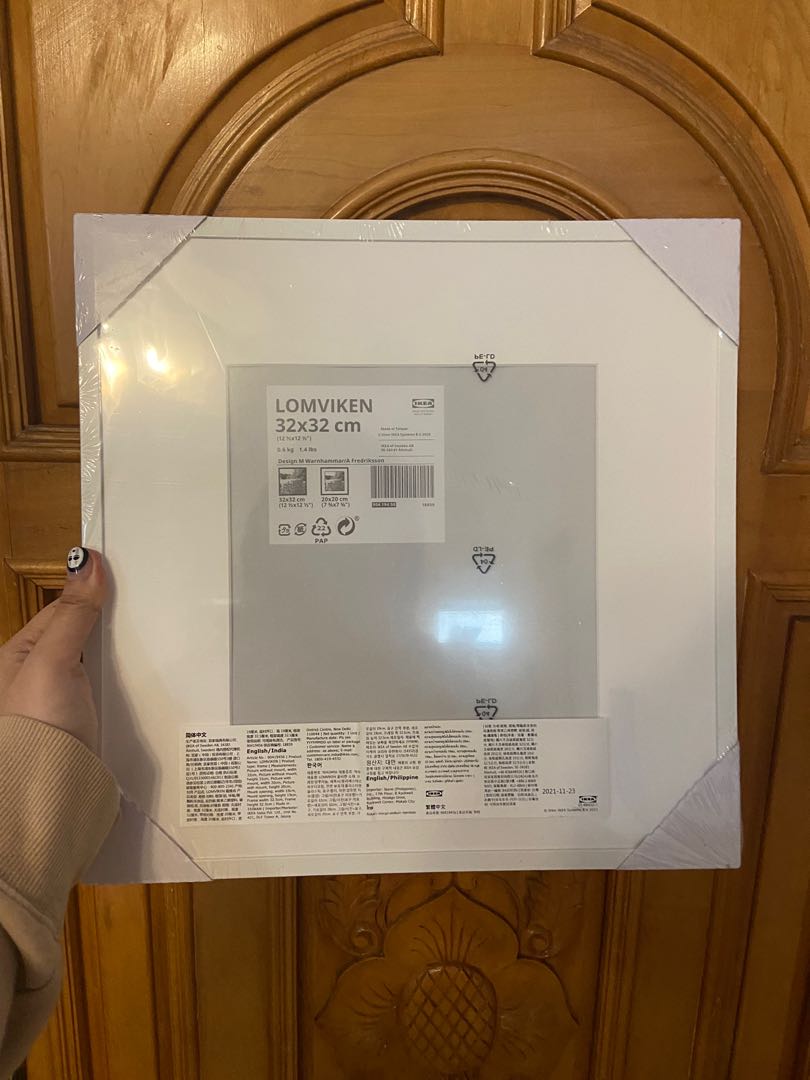 Ikea 32 x32 相框, 傢俬＆家居, 家居裝飾, 相架畫作 - Carousell