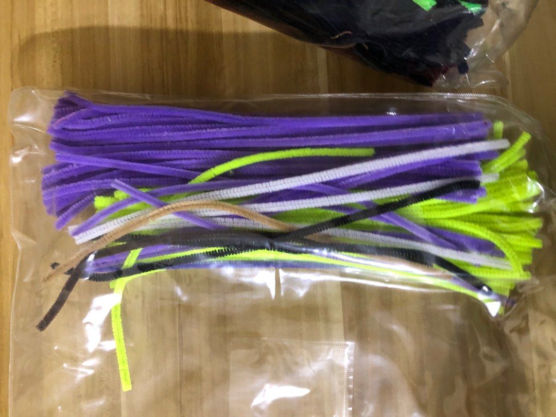 Large bundle of pipe cleaners, Hobbies & Toys, Stationery & Craft ...