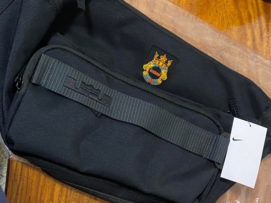 LeBron James Nike (10L) Waist pack (Black), Men's Fashion, Bags, Belt ...