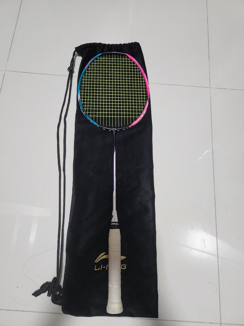 Lining halbertec 8000, Sports Equipment, Sports & Games, Racket & Ball ...