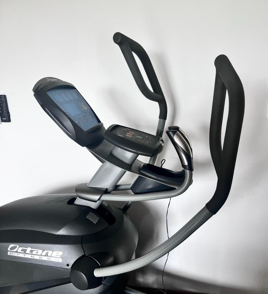 Elliptical Octane fitness Eleptical Q37ce , Sports Equipment, Exercise ...