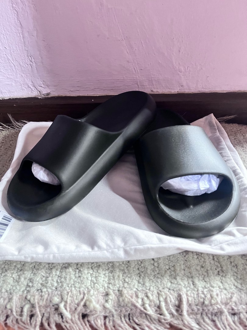 Posee slides, Men's Fashion, Footwear, Flipflops and Slides on Carousell