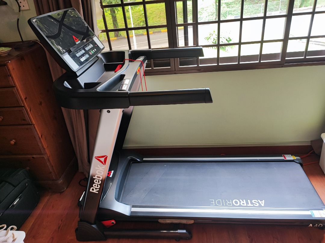 Reebok A4.0 treadmill, Sports Equipment, Exercise & Fitness, Cardio ...