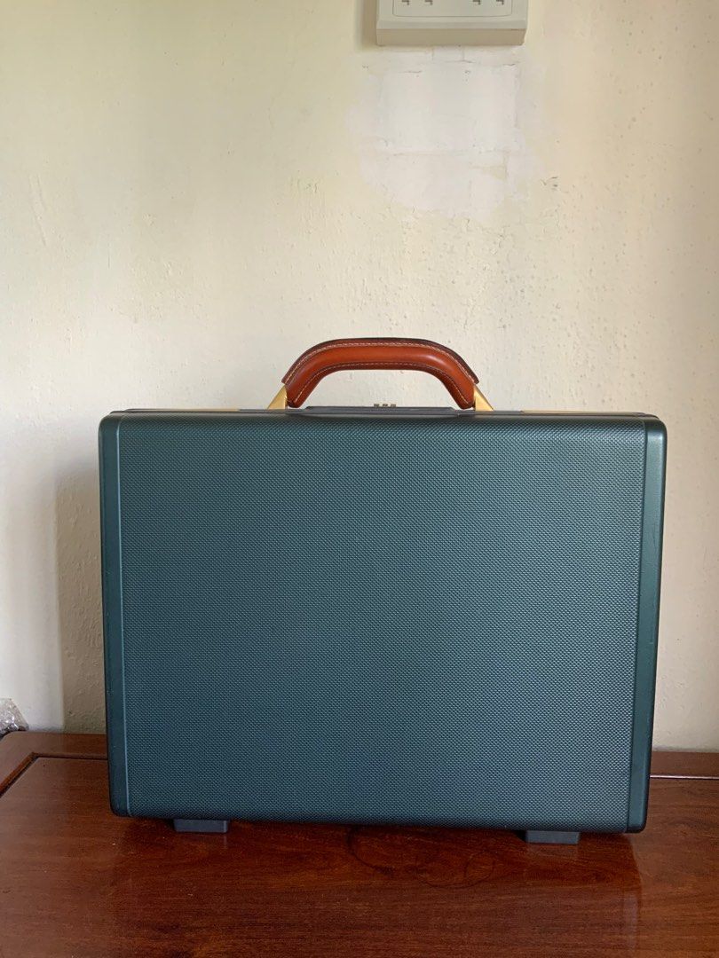Vintage Samsonite briefcase, Men's Fashion, Bags, Briefcases on Carousell