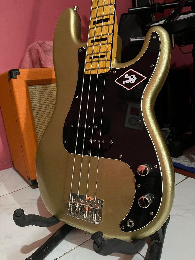 Squier 70s classic vibe precision bass, Hobbies & Toys, Music & Media ...