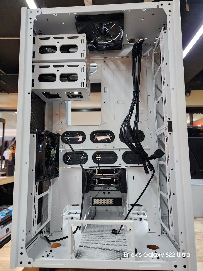 The Tower 900 Snow Edition - Thermaltake Computer Casing, Computers ...