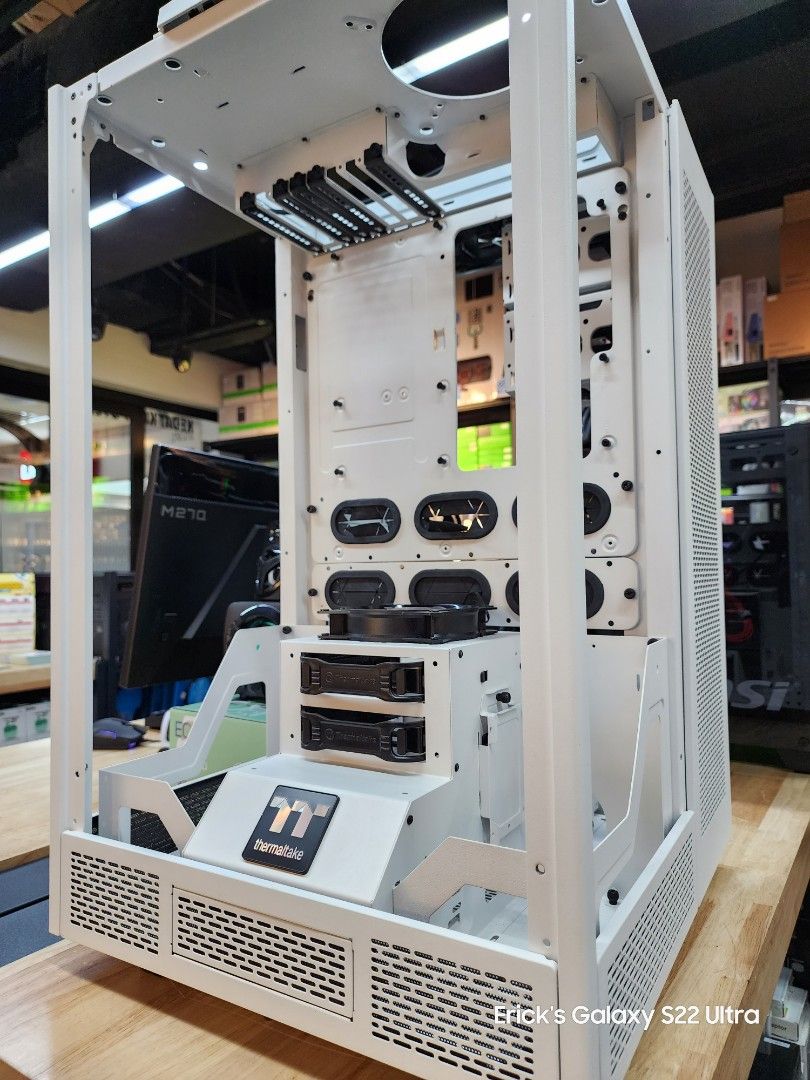 The Tower 900 Snow Edition - Thermaltake Computer Casing, Computers ...