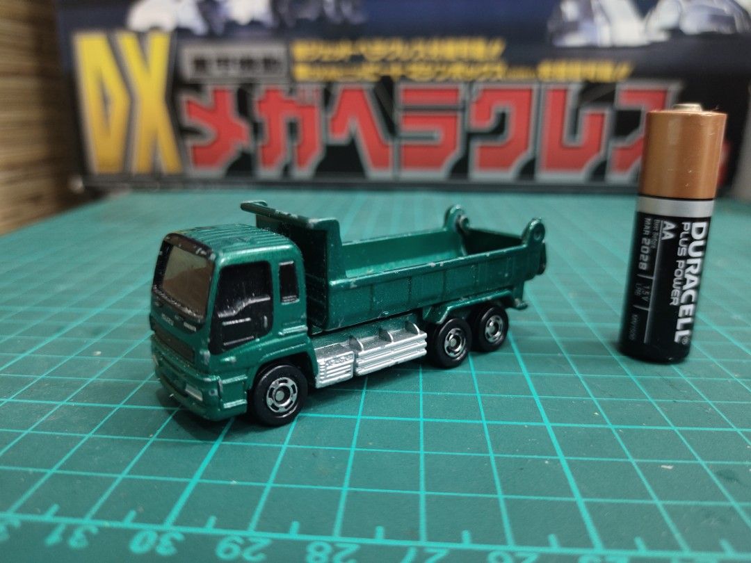 Tomica isuzu giga truck, Hobbies & Toys, Toys & Games on Carousell