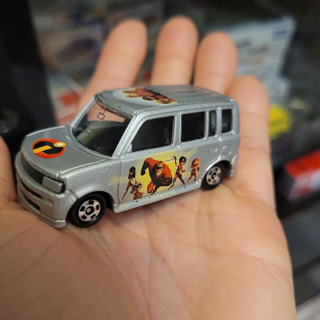 Tomica toyota bb disney pixar, 興趣及遊戲, 玩具 & 遊戲類 - Carousell
