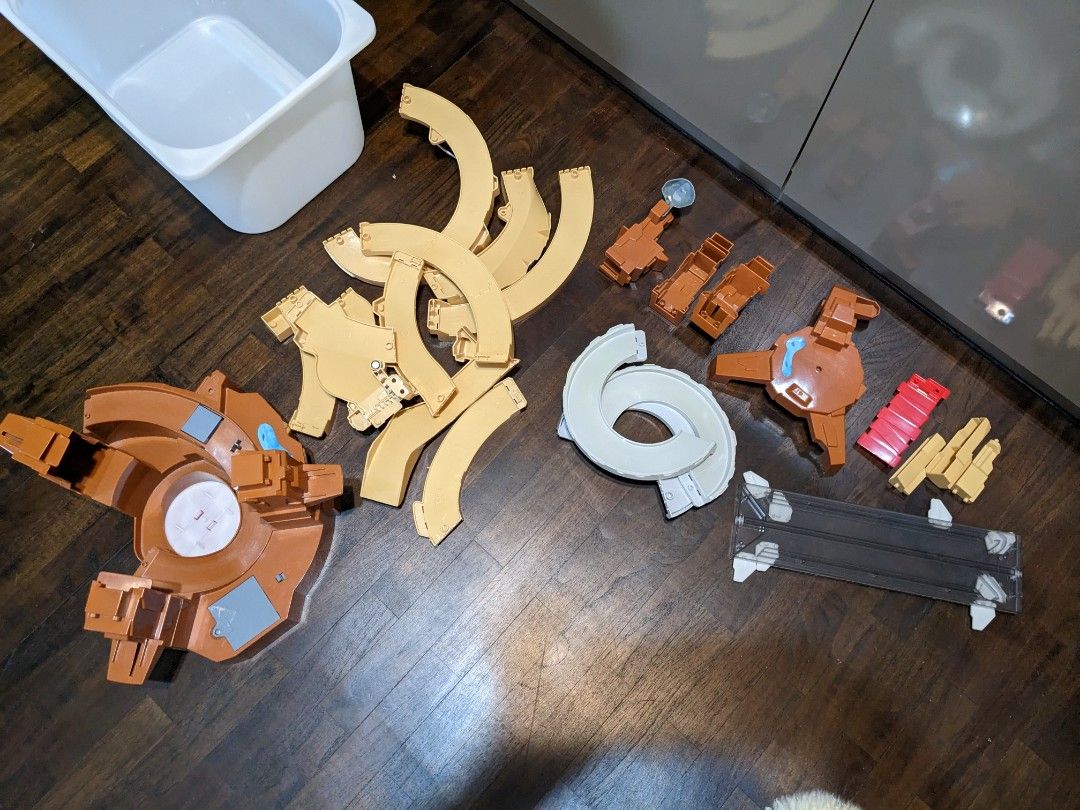 Toy car ramp and lift, Hobbies & Toys, Toys & Games on Carousell