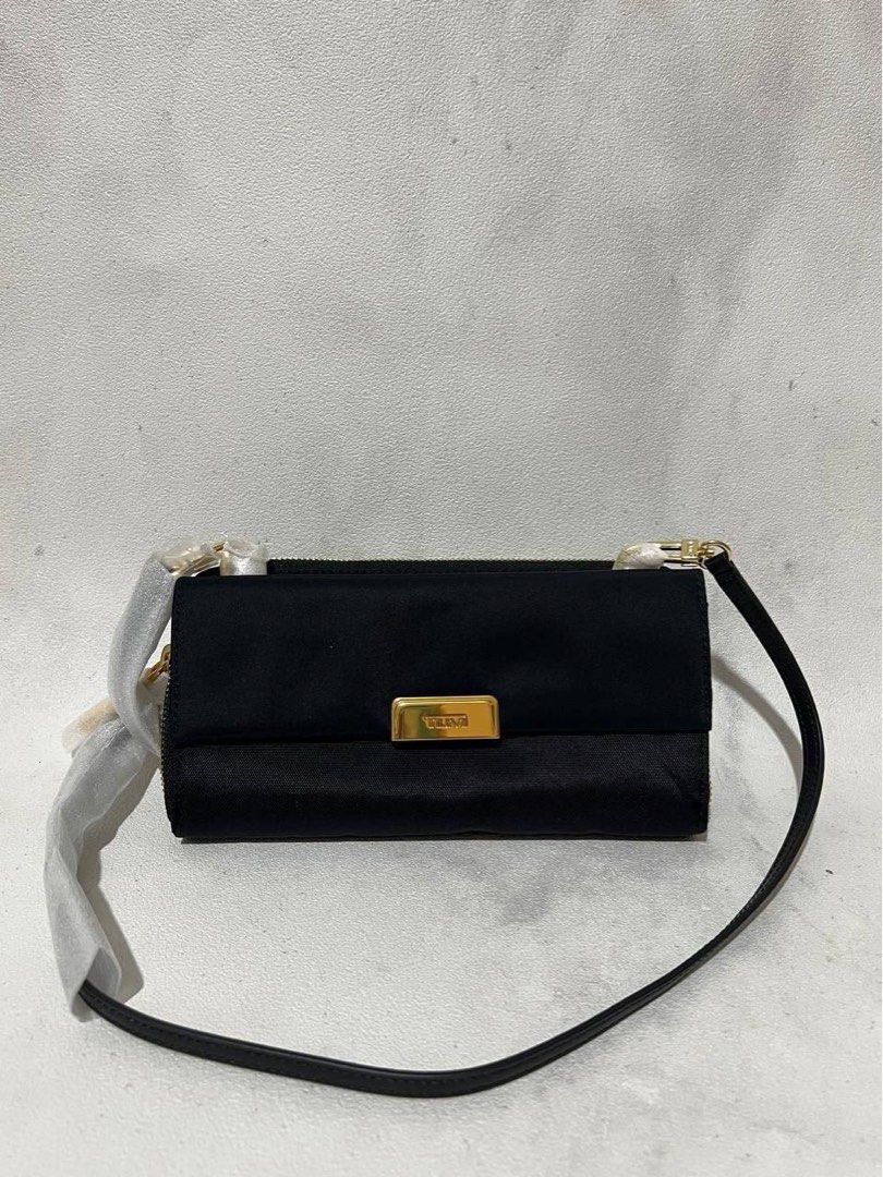 Tumi nylon, Fesyen Wanita, Tas & Dompet di Carousell