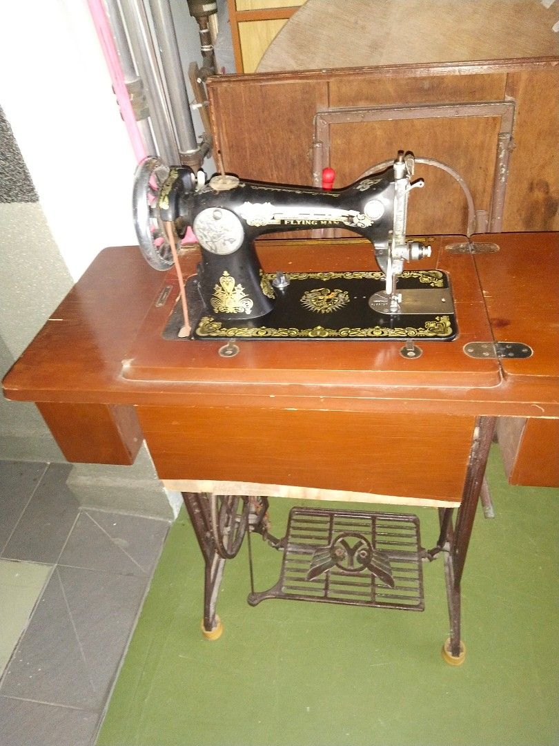 Used paddle old sewing machine, Announcements on Carousell
