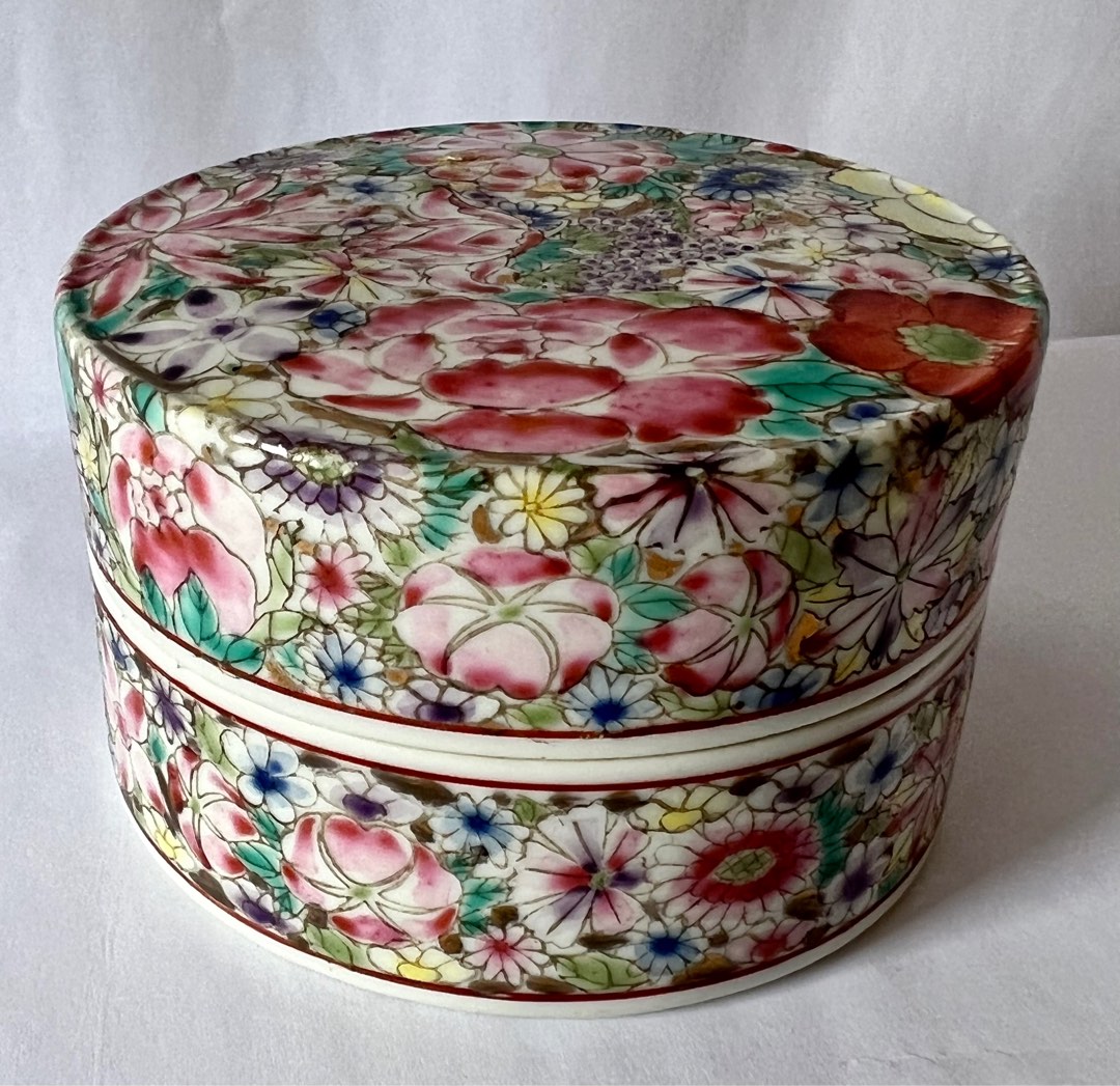 Vintage Powder Box 嘉庆年制万花堆粉盒, Hobbies & Toys, Memorabilia ...