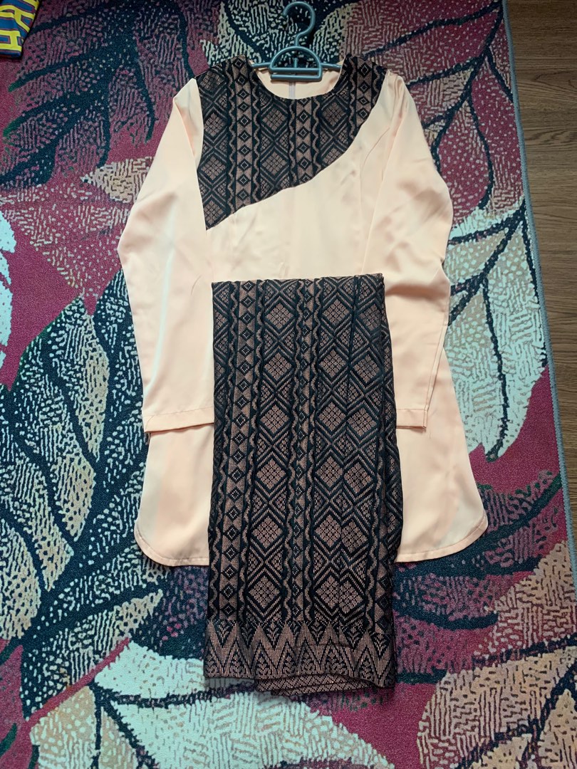 Baju raya kurung songket peach nude, Women's Fashion, Muslimah Fashion, Baju Kurung & sets on ...