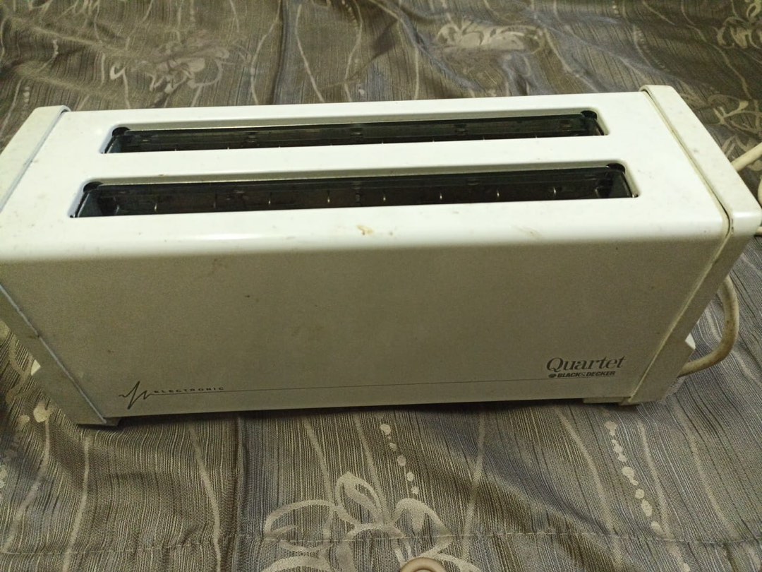 Black and Decker Long toaster, TV & Home Appliances, Kitchen Appliances ...